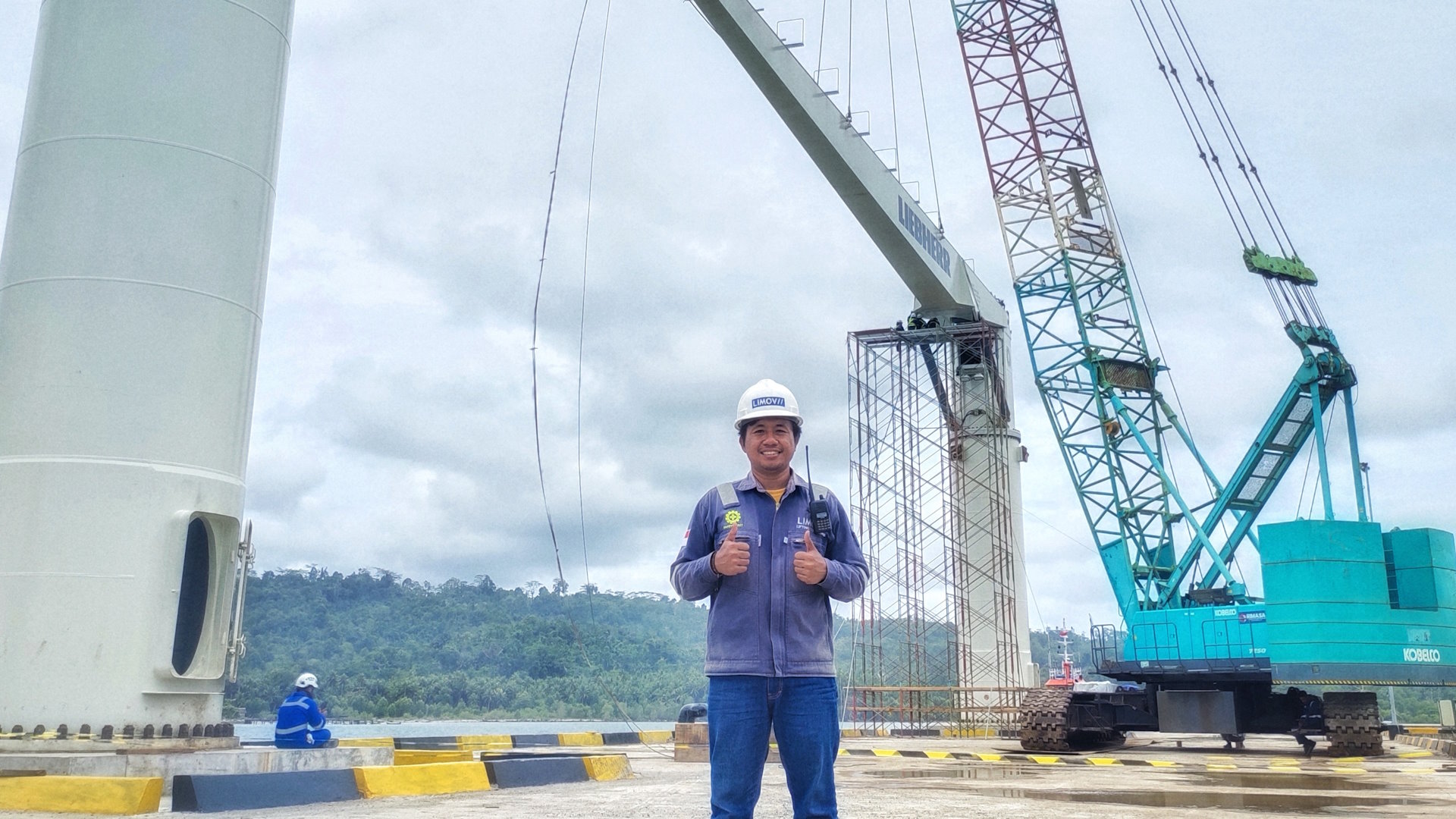 Installation and commissioning of LIEBHERR Fixed-Cargo Crane FCC 280 in ...